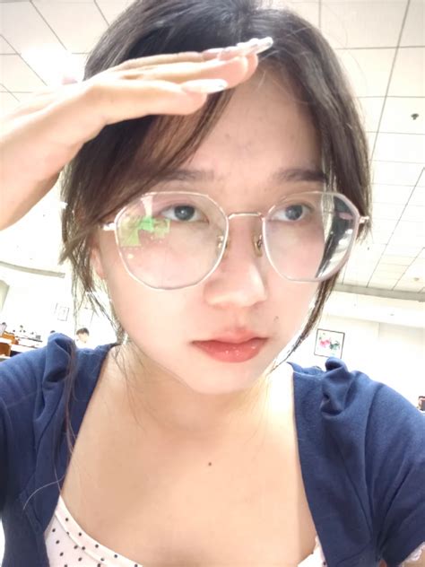 图书馆不学习，只顾着拍照了