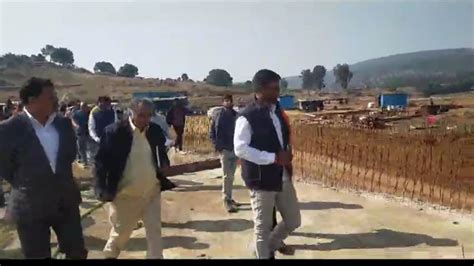 Ambikapur News घटिया सड़क निर्माण देख बिफरे विधायक Mla Upset After