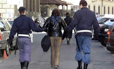 Arrestata La Donna A Capo Delle Case Di Prostituzione
