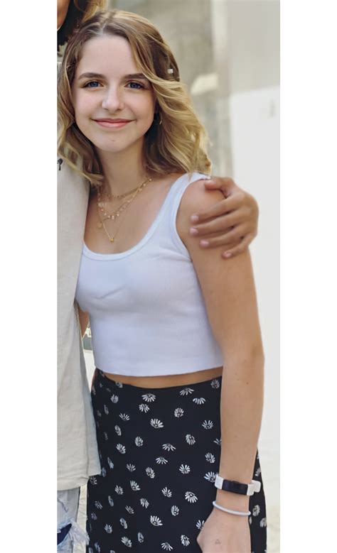 Pretty R Mckenna Grace