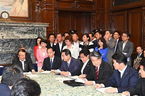 共謀罪：「中間報告」で国会紛糾 「究極の強行採決」 写真特集318 毎日新聞