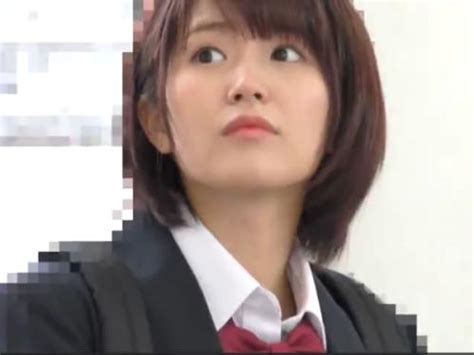 【jk電車痴漢レイプ】ショートカットの美少女jkを電車内で痴漢＆挿入 降りてトイレ内で追いレイプ エロで世界は廻っている無料エロ動画