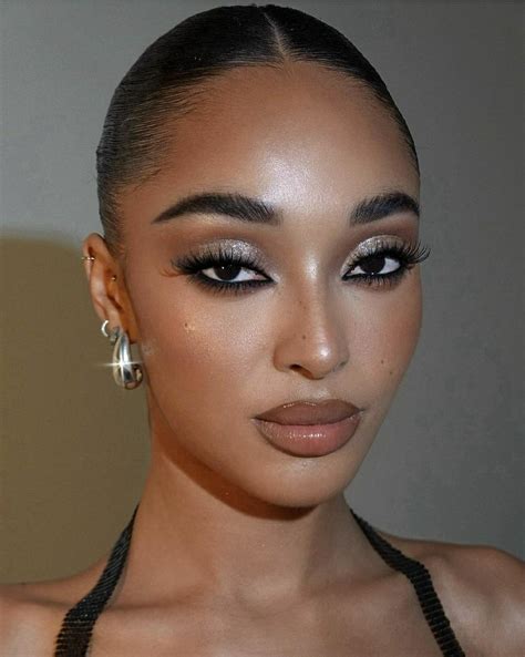 Pin By Rebecca Mendez On 🖤looks🖤 Makeup Inspiration Glamour Makeup
