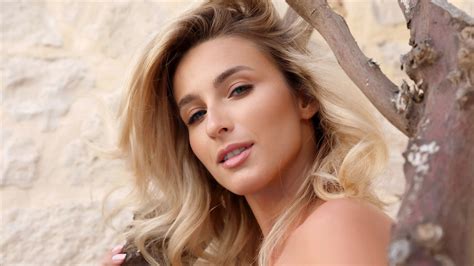 Cara Mell фото