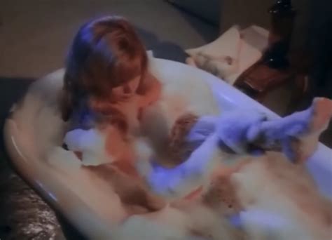 Christa Linder Desnuda En Invasion Siniestra