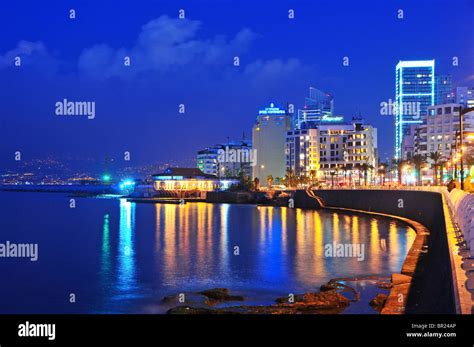 Liban Beyrouth Station Par Nuit Photo Stock Alamy
