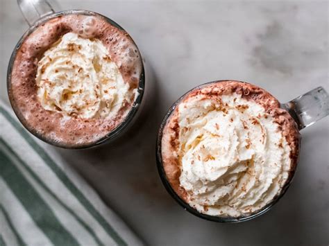 طرز تهیه هات چاکلت خامه ای تمشک 3 نفر آموزش آشپزی آنلاین R