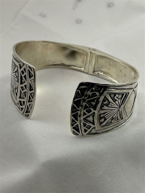SILPADA STERLING SILVER CARVED WILLOW HINGED CUFF BRA Gem