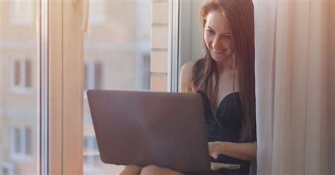 An Interview With A Webcam Model Who Makes 4000 A Month Filming Herself