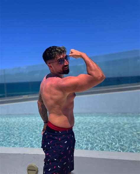 קצת תמונות שלי בלי חולצה ועוד תמונות סודיות את הטוב שומרים לסוף יוצר לעצמי את החיים שאני רוצה