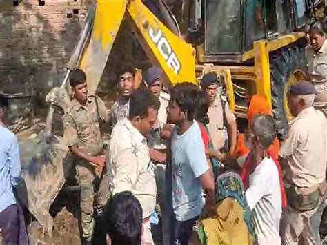 Clash Between Villagers And Police Personnel During Removal Of