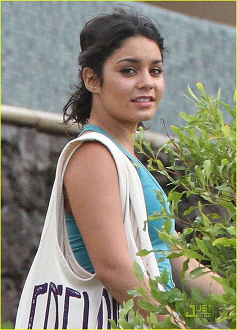 Vanessa Hudgens Heads To Hawaii Photo 2580140 Vanessa Hudgens Photos