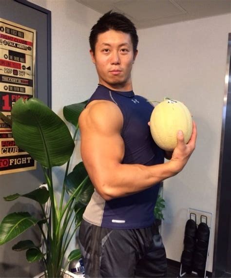 メロンと肩トレーニング パーソナルトレーナー野村昇平のボディーメイクブログ