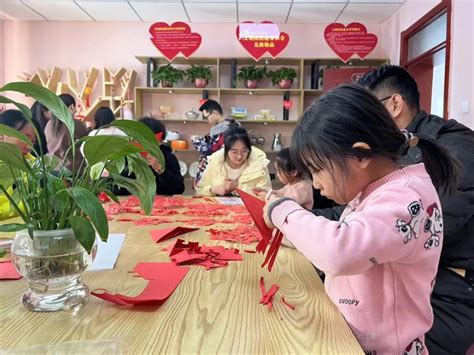 大南街街道党群服务中心开展“巧手剪彩纸 笑语迎新年”活动澎湃号·政务澎湃新闻 The Paper