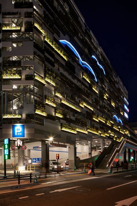 アミュプラザ長崎 新館 立体駐車場｜事例一覧｜カラーキネティクス・ジャパン 株式会社