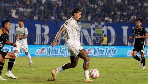 Penilaian Jujur Bojan Hodak Soal Penampilan Ramon Tanque