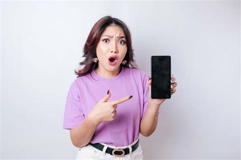 Premium Photo Surprised Woman Wearing A Lilac Purple Shirt Showing