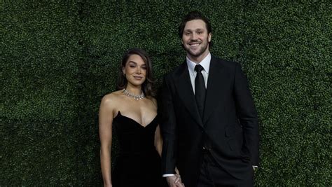 Whats The Story Behind Hailee Steinfelds Husband Josh Allen List23