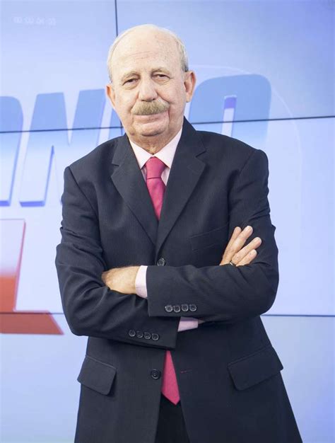 Jornalista Renato Lombardi é internado após escapar de atropelamento