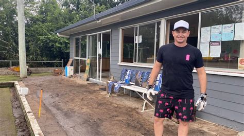 Mud Army Helps Out Flood Ravaged Regional Communities Abc News