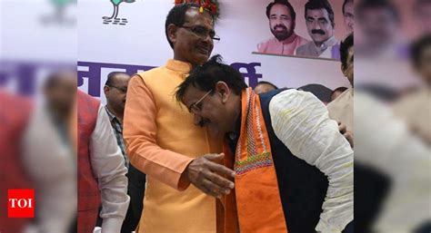 Madhya Pradesh Bjp Chief Shivraj Hold Closed Door Meet Spark Rumours