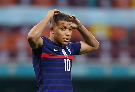 PSG recusa exigências de Kylian Mbappé para renovar contrato diz