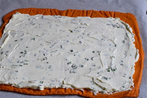 Rulada Aperitiv Cu Rosii Si Crema De Branza Caietul Cu Retete