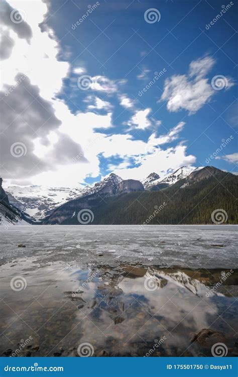 Monte Fairview Parcialmente Congelado Lago Louise Banff Parque Nacional