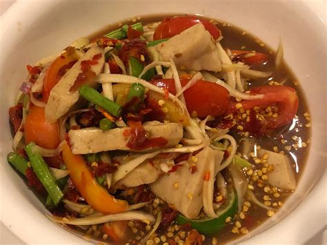 ตำไทยหมูยอ ร้าน แรดแซ่บนัวบันเทิงศิลป์ Wongnai