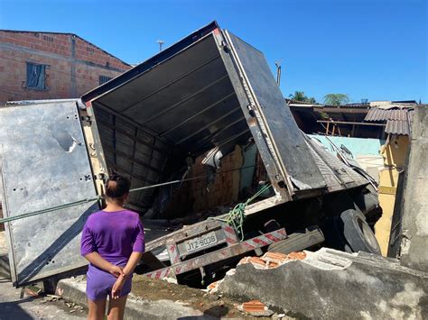 Caminhão Desgovernado Invade Casa E Deixa Três Feridos Em Manaus