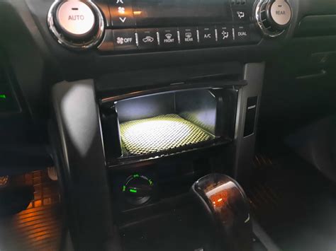 Подсветка центрального бардачка. — Toyota Land Cruiser Prado 150-series ...