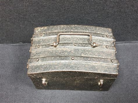 Messenger Box Around 1500