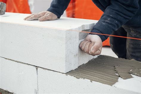 Premium Photo Worker Laying Autoclaved Aerated Concrete Blocks