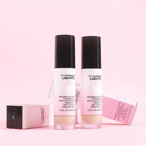 Mac Lightweight C3 Naturally Flawless Foundation With Light Diffusing Complex Spf 35 Pa 30ml