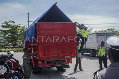 Pengetatatan Pergerakan Di Jalur Pantura Antara Foto