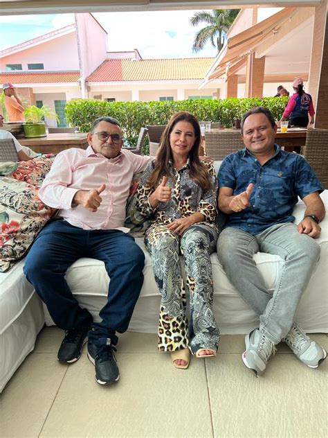 Abigail Cunha E Rigo Teles Recebem Grande Comitiva De São Raimundo