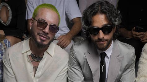 Maluma Y J Balvin Vuelven A Trabajar Juntos En Gafas Negras URBANA NOGALES