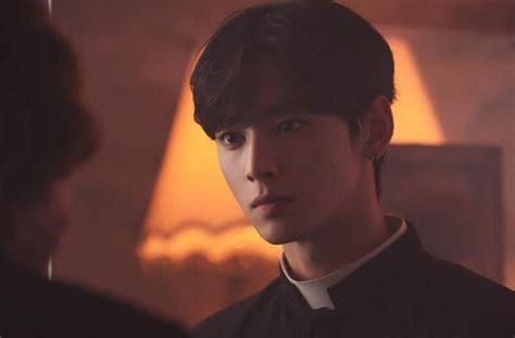 8 Aktor Jadi Pendeta Di Drama Korea Pesona Cha Eun Woo Di Island Bikin