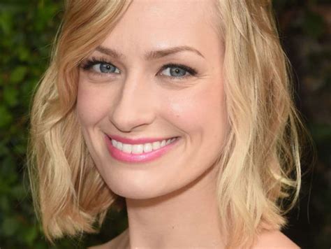 Em The Big Bang Theory Beth Behrs Faz Participação Na 11ª Temporada