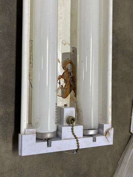 4 Led Shop Lights By Intertek White Fixtures 5w X 4l X 2h Used Good Albrecht Auction