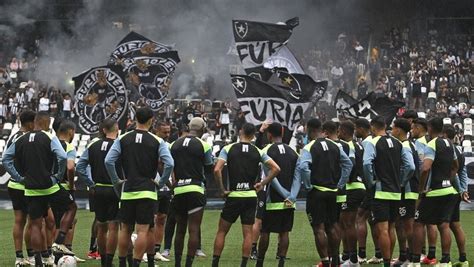 Botafogo Faz Treino Aberto No Nilton Santos E Recebe Torcida Em União