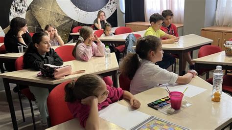 Родителите на ученици от 1 до 4 и в 8 клас могат да подават документи за еднократна помощ