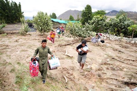 Inundaciones En Virú Rescatan A Niña De 9 Días Y A Otras 42 Personas