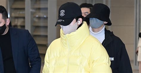세븐틴 정한 겨울 한파에도 ‘맨발 슬리퍼 신고 포토엔hd