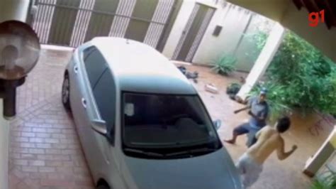 Ladrão Filmado Agredindo Morador De Casa Assaltada Foi Espancado Até A