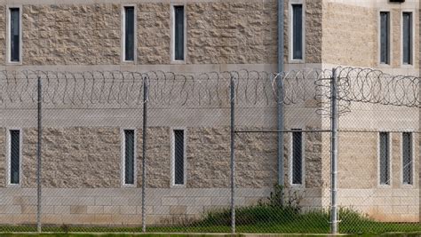 Deputies Visalia Woman Helped Smuggles Drugs Into Tulare County Jail