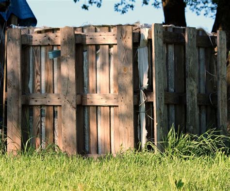 Garden Pros Reveal How To Make A Compost Bin Out Of Pallets Homes And