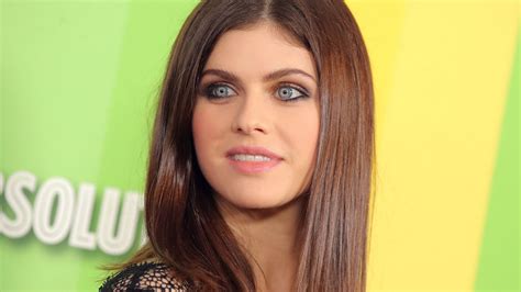 Download Wallpaper 2048x1152 Blue Eyes Brunette Alexandra Daddario Dual Wide 2048x1152 Hd