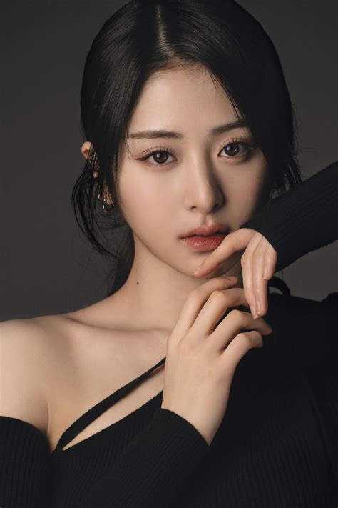 Huh Yunjin On How LE SSERAFIM Are Her Blessing In Disguise