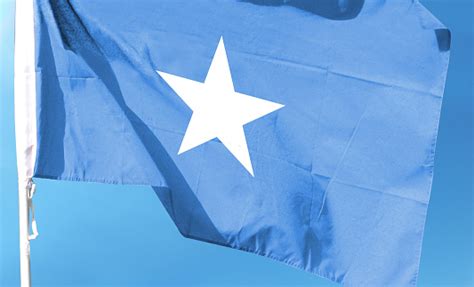 曇り空にソマリアの国旗空に手を振る アフリカのストックフォトや画像を多数ご用意 アフリカ アフリカの角 カラー画像 Istock